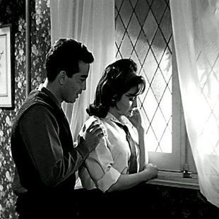 الباب المفتوح - فيلم - 1963 - طاقم العمل، فيديو، الإعلان، صور، النقد الفني، مواعيد العرض